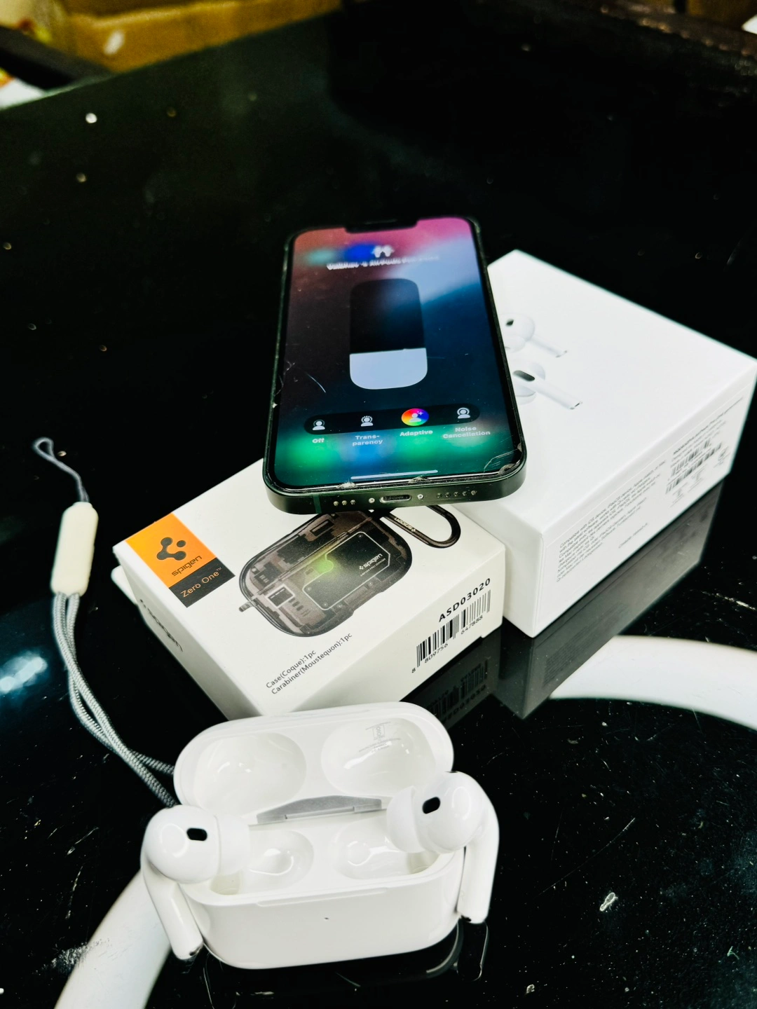 Airpords Pro 2 ADAPTIVE ANC (H2 chip 2.0) ( Free Spigen Case )