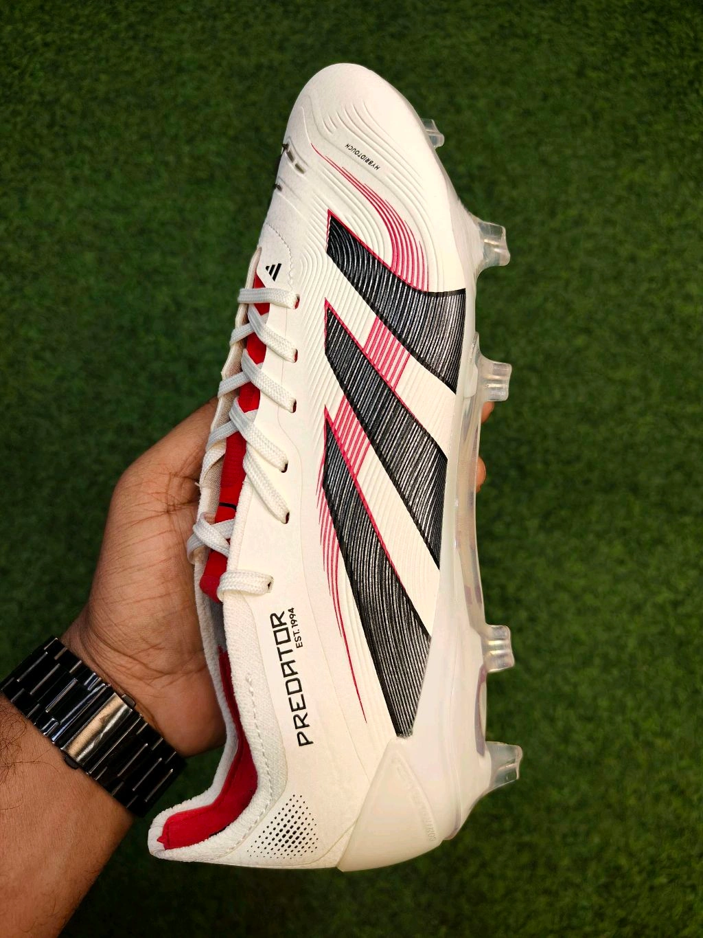 Predator Elite FG Cream Colour With Lace