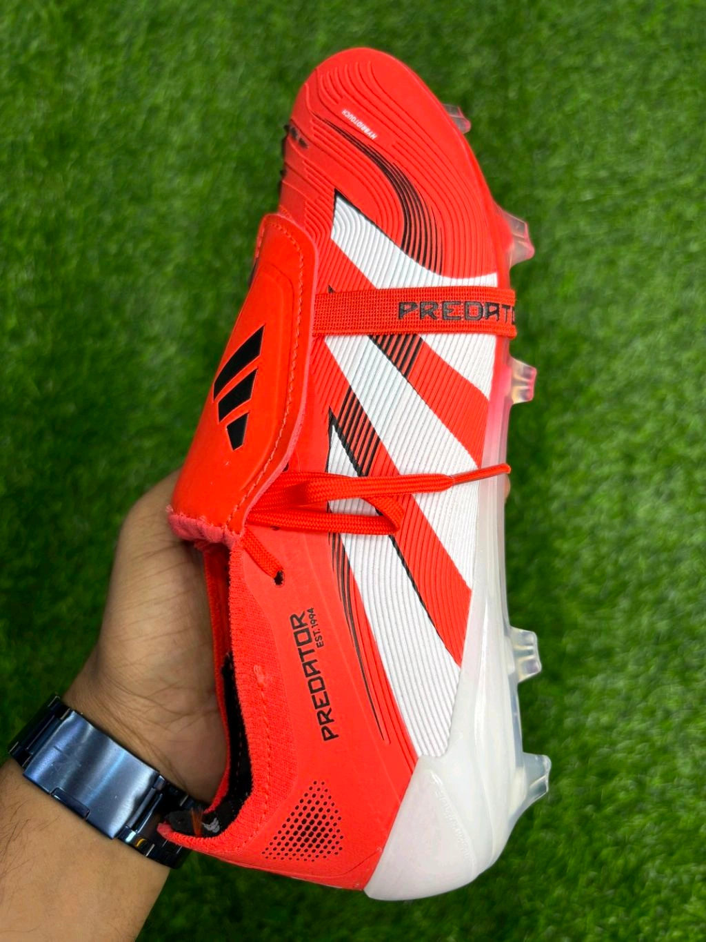Predator Foldover Elite Red Colour With Lace FG