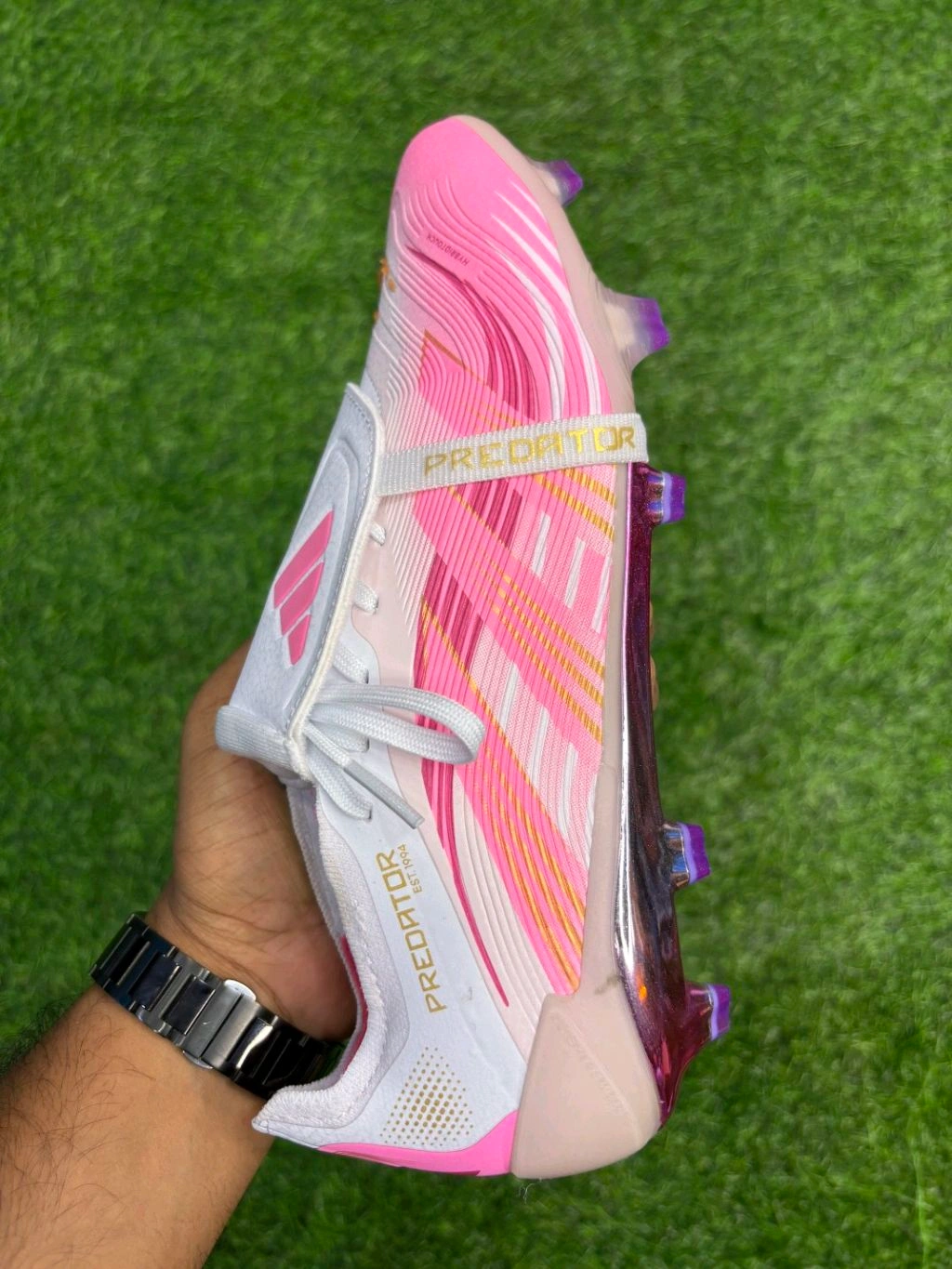Predator Foldover Elite White Pink Colour FG