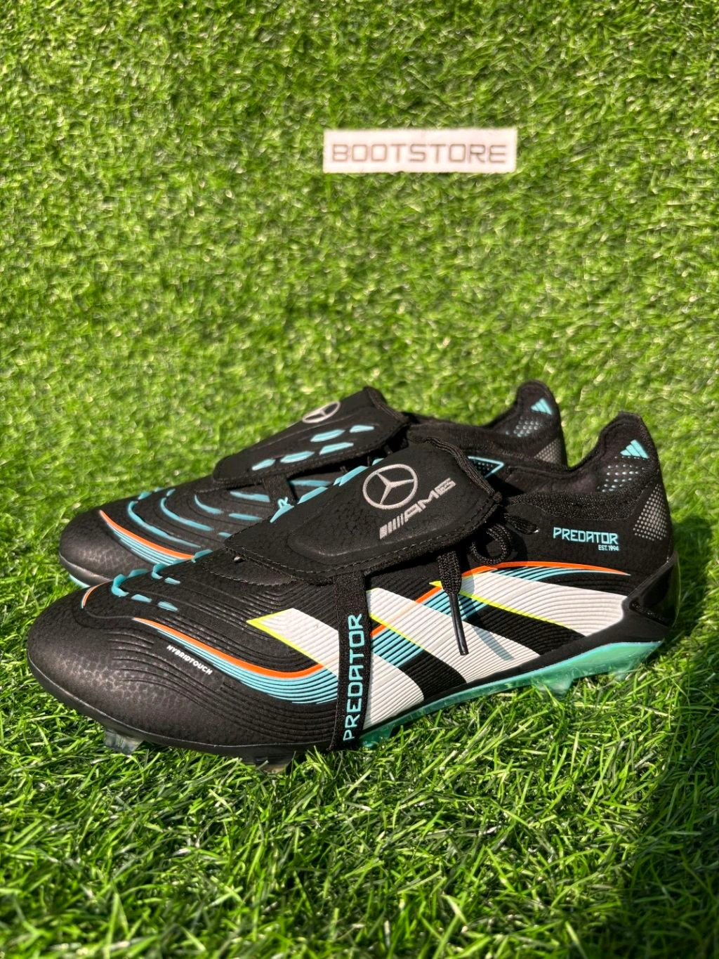 Predator Foldover Elite Black Colour FG With Lace