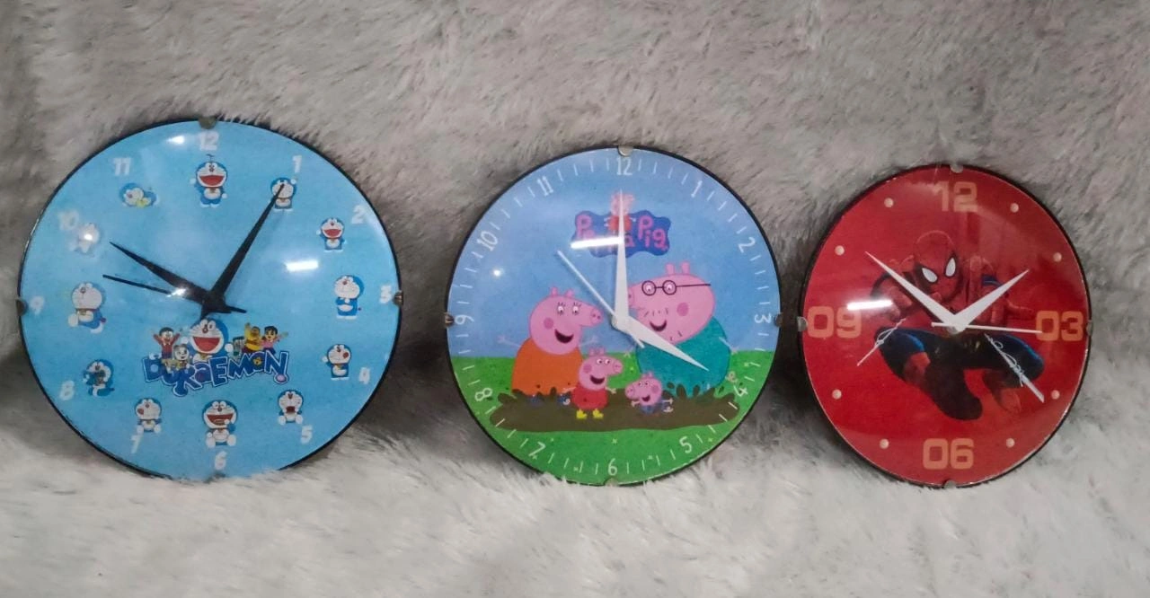 New wall clocks 20 cms plus Characters available Doraemon, Peppa pig ...